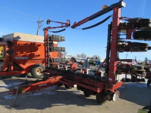 SOLD - Lot # 320 - WHITE 6100 Planting with 12 Rows | Tractor Zoom
