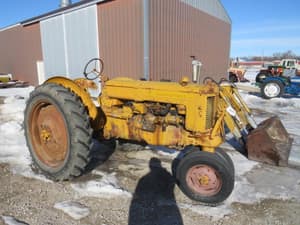 SOLD - Lot # 329 - MINNEAPOLIS MOLINE Z Tractors with 40 HP | Tractor Zoom