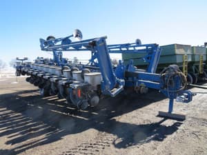 SOLD - Lot # 364 - KINZE 3800 Planting with 24 Rows | Tractor Zoom