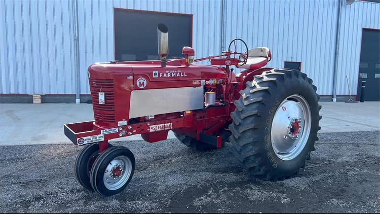 SOLD - 1952 Farmall Super M Tractors 40 to 99 HP | Tractor Zoom
