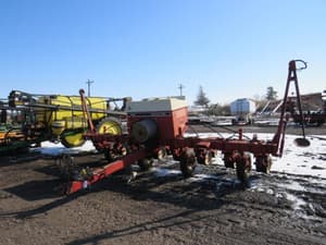 SOLD - Lot # 429 - CASE IH 800 Planting with 8 Rows | Tractor Zoom