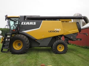 SOLD - 2011 CLAAS Lexion 730 Combines with 871 Hrs | Tractor Zoom