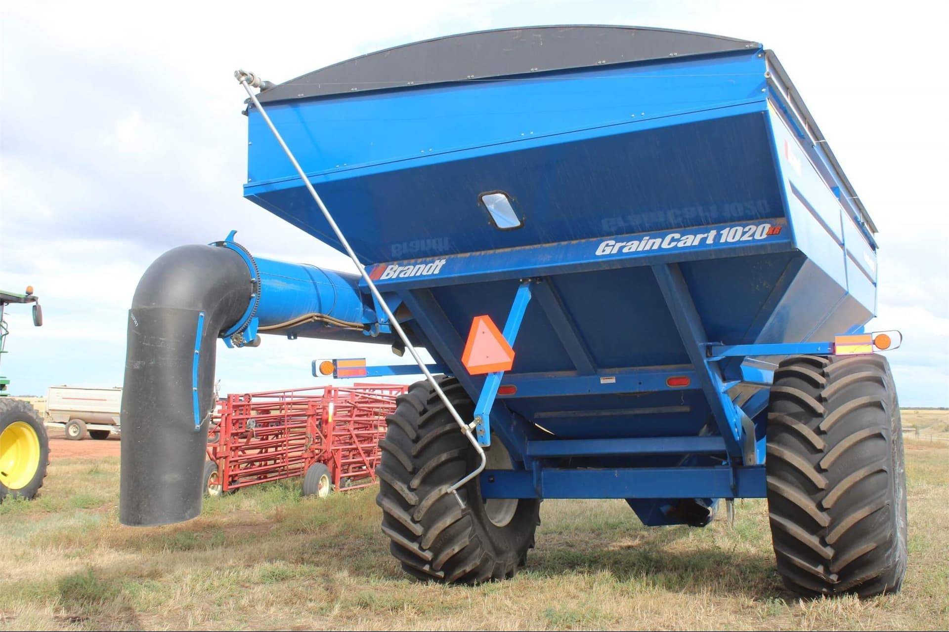 Brandt 1020XR Harvesting Grain Carts for Sale | Tractor Zoom