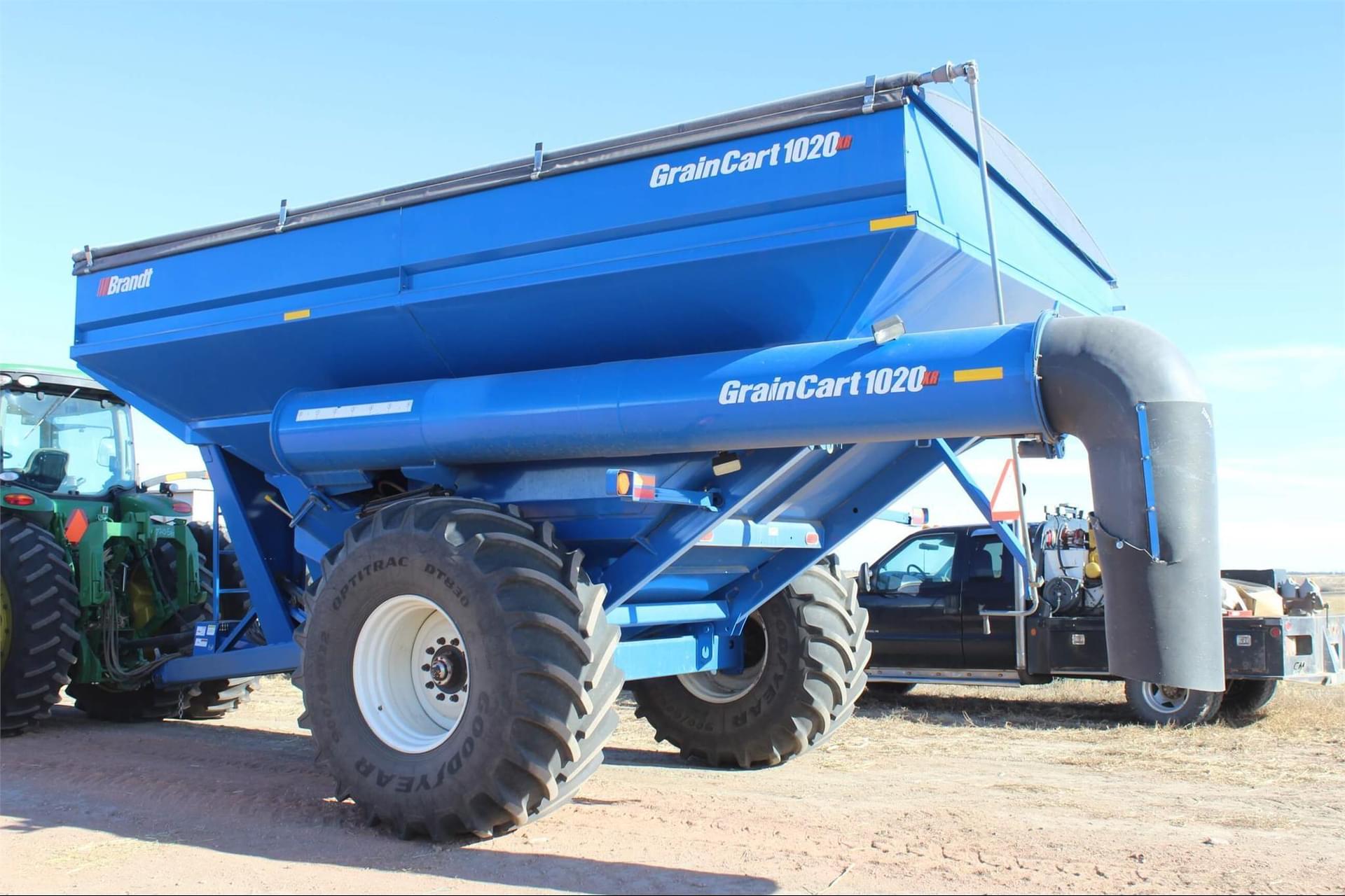 Brandt 1020XR Harvesting Grain Carts for Sale | Tractor Zoom