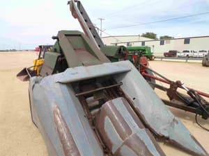 SOLD - New Idea 325 Lot No. 225181557 Harvesting | Tractor Zoom