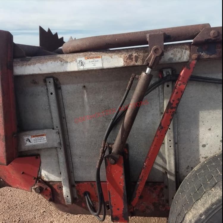 New Idea 3743 Manure Handling Manure Spreaders - Dry for Sale | Tractor Zoom
