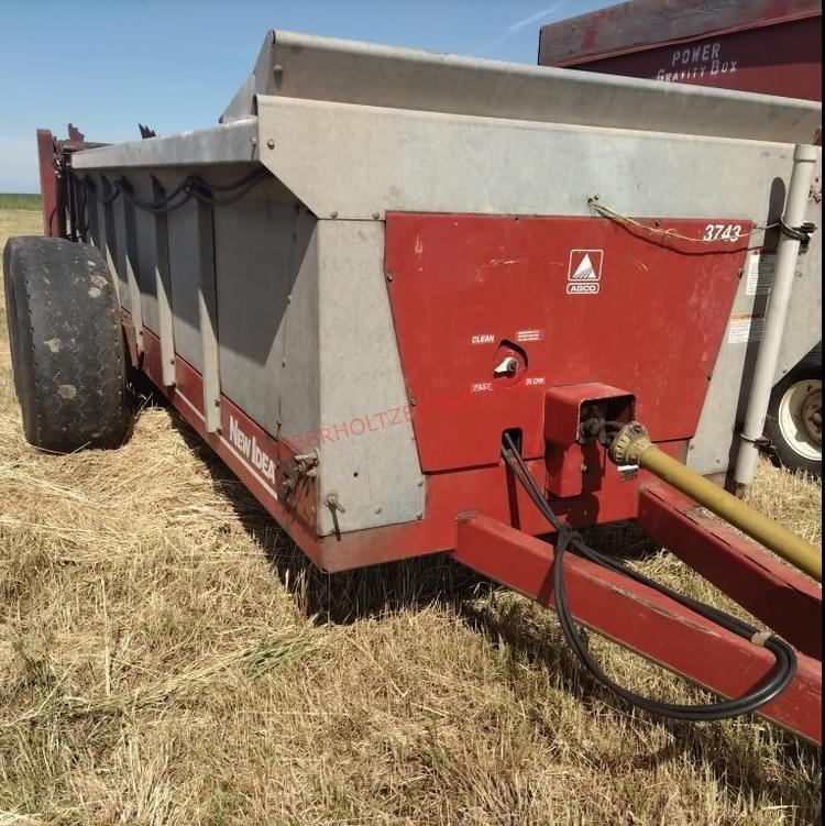 New Idea 3743 Manure Handling Manure Spreaders - Dry for Sale | Tractor Zoom