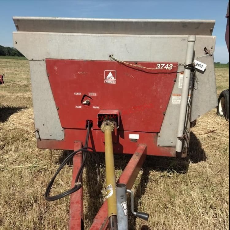 New Idea 3743 Manure Handling Manure Spreaders - Dry for Sale | Tractor Zoom