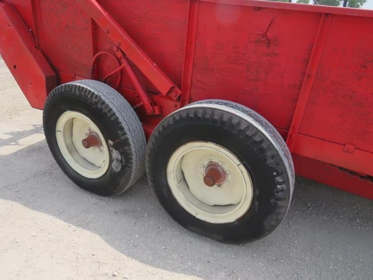 International Harvester 570 Manure Handling Manure Spreaders - Dry for ...