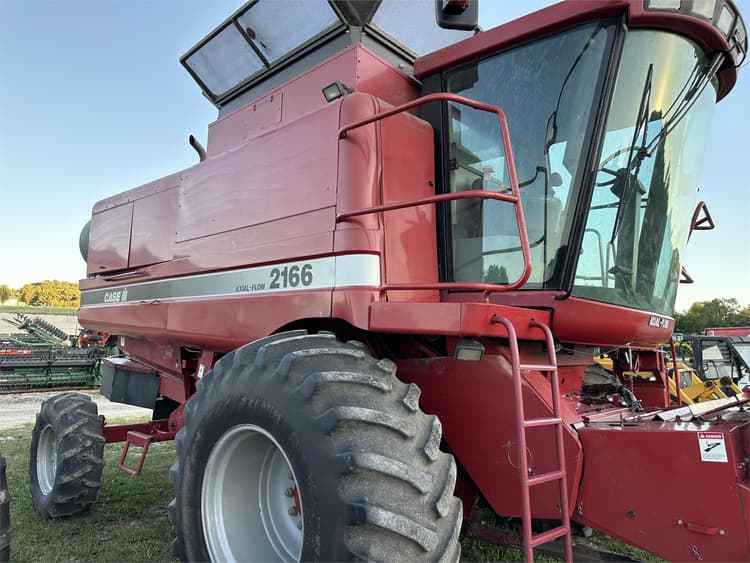 SOLD - Case IH 2166 Combines Class 5 | Tractor Zoom