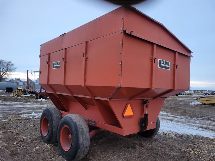 Caldwell GC700 Harvesting Grain Carts for Sale | Tractor Zoom