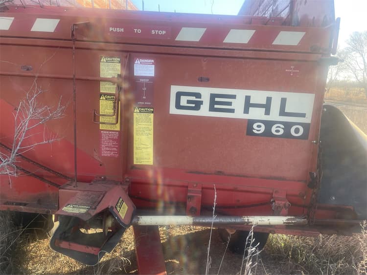 Gehl 960 Harvesting Forage Wagons for Sale | Tractor Zoom