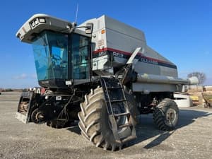 SOLD - Gleaner R62 Lot No. 227507257 Combines with 4,369 Hrs | Tractor Zoom