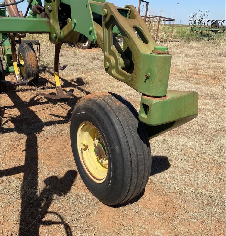 John Deere 2410 Tillage Chisel Plows for Sale | Tractor Zoom