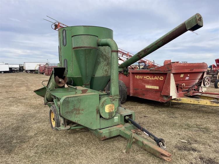 John Deere 400 Hay and Forage Grinders/Mixers for Sale | Tractor Zoom
