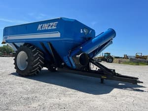 SOLD - Kinze 1100 Lot No. 226236161 Harvesting | Tractor Zoom