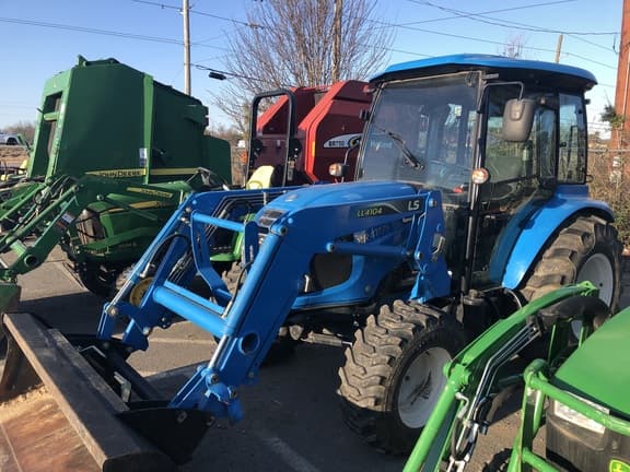 Tractor Zoom - 2017 LS XR4155