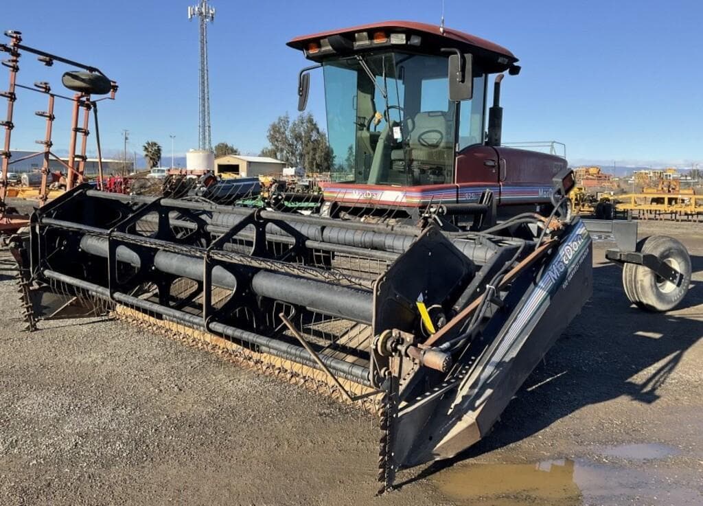 Tractor Zoom - MacDon 9250