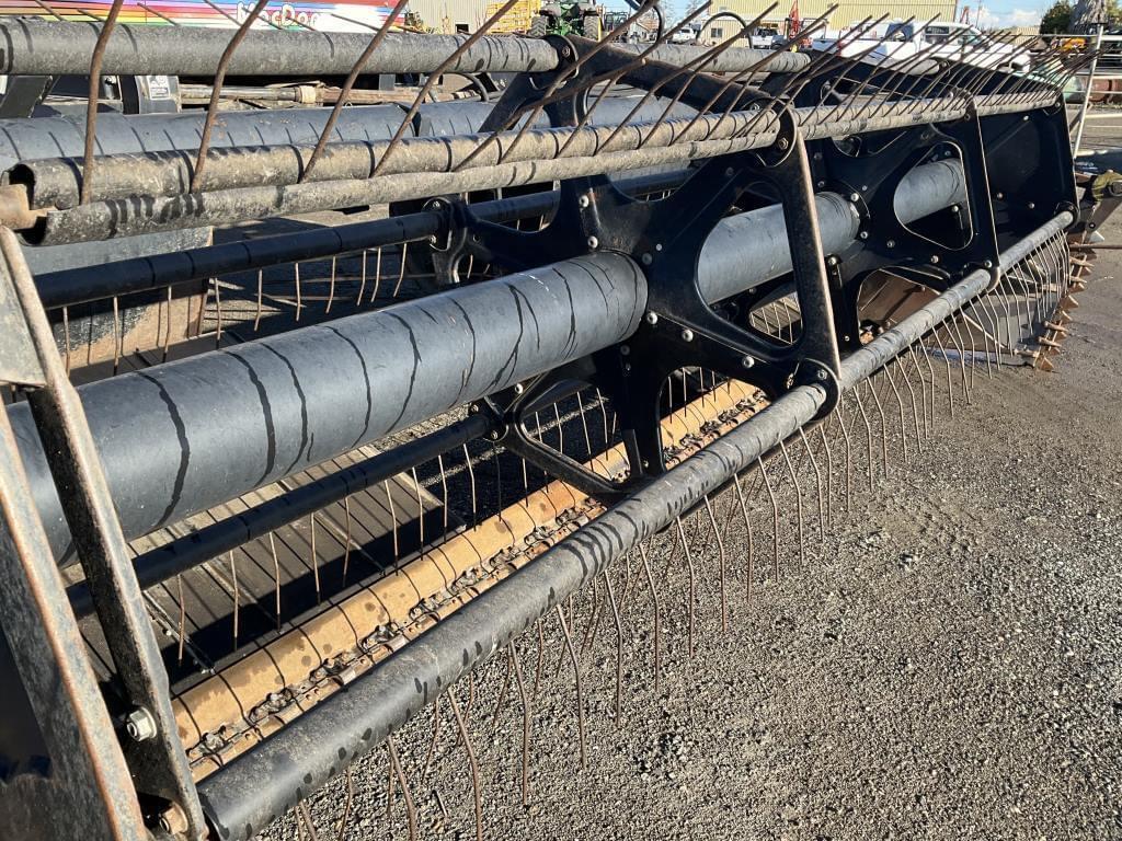 Tractor Zoom - MacDon 9250