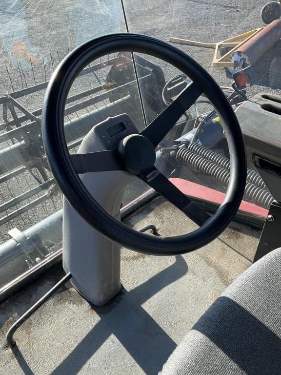 Tractor Zoom - MacDon 9250