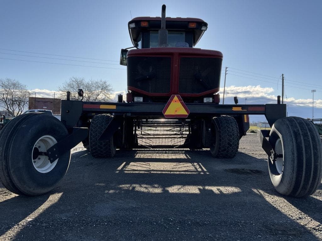 Tractor Zoom - MacDon 9250