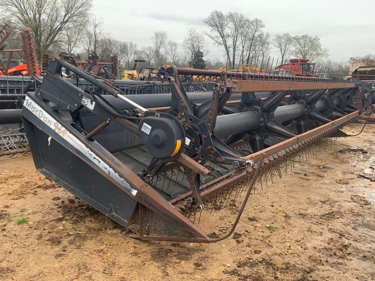 MacDon 960 Harvesting Headers - Platform for Sale | Tractor Zoom