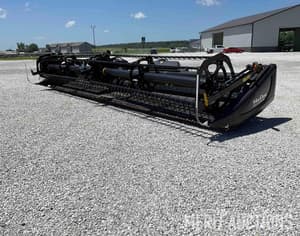 SOLD - 2018 MacDon FD75S Lot No. 101 Harvesting with 30 ft | Tractor Zoom