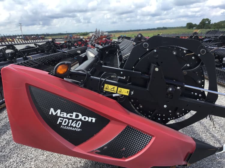 2018 MacDon FD140 Harvesting Headers - Platform for Sale | Tractor Zoom