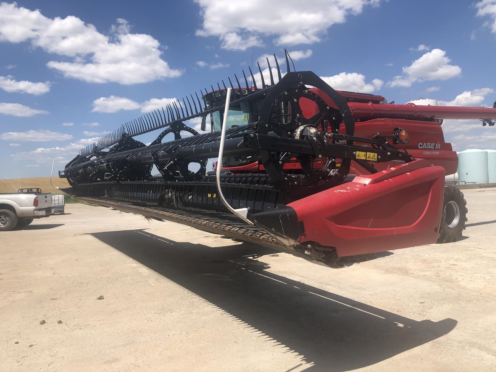 Tractor Zoom - MacDon FD75