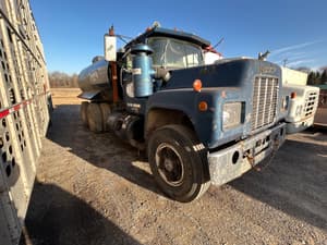 SOLD - Mack R686ST Lot No. 4532 Other Equipment with --- mi | Tractor Zoom