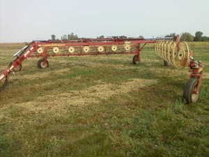 SOLD - Magnum Sitrex 14 Wheel Bi-Fold V-Rake Hay and Forage | Tractor Zoom