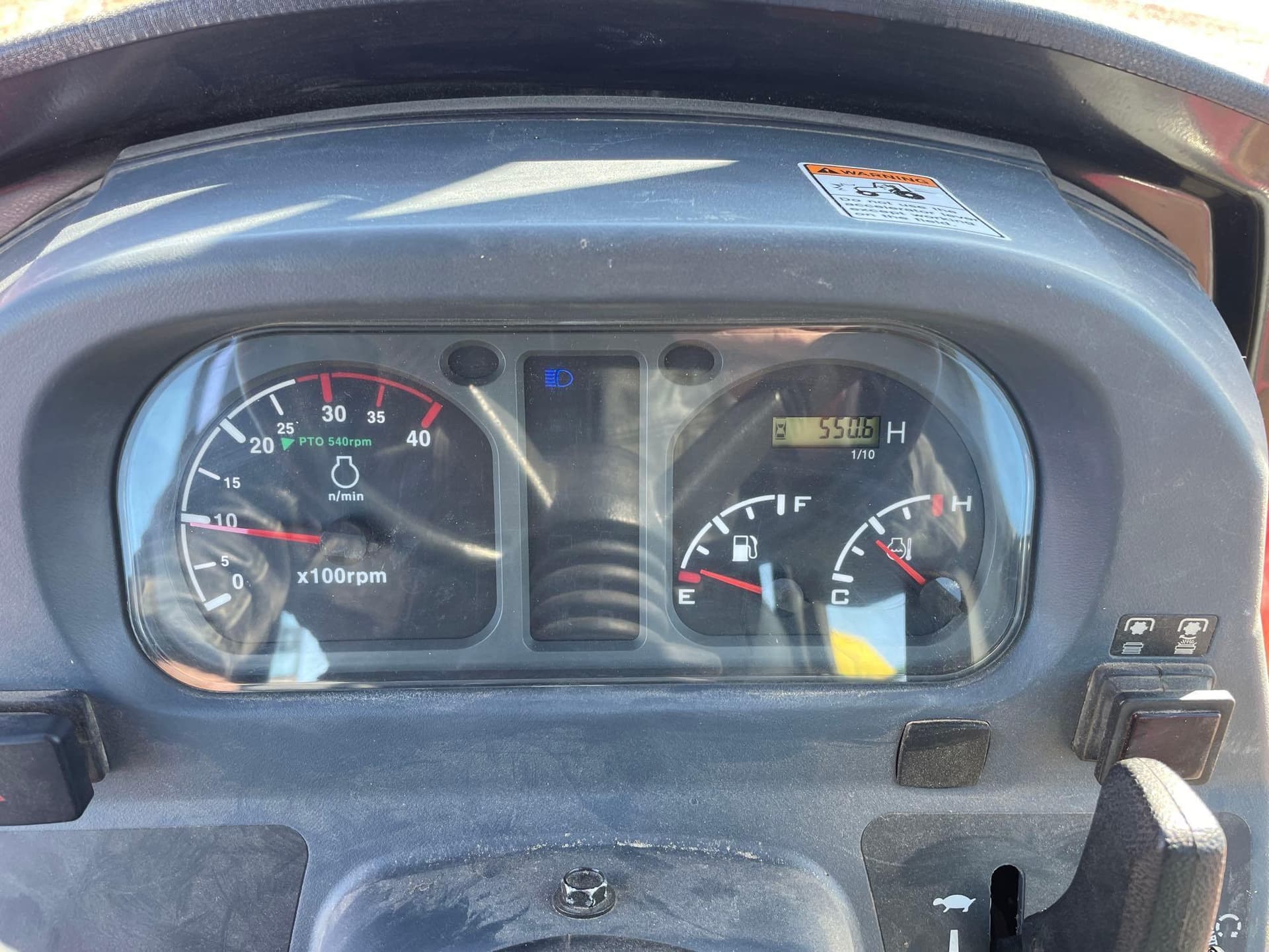 Tractor Zoom - Mahindra 2638