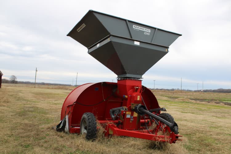 Mainero 2240 Harvesting Grain Baggers for Sale | Tractor Zoom