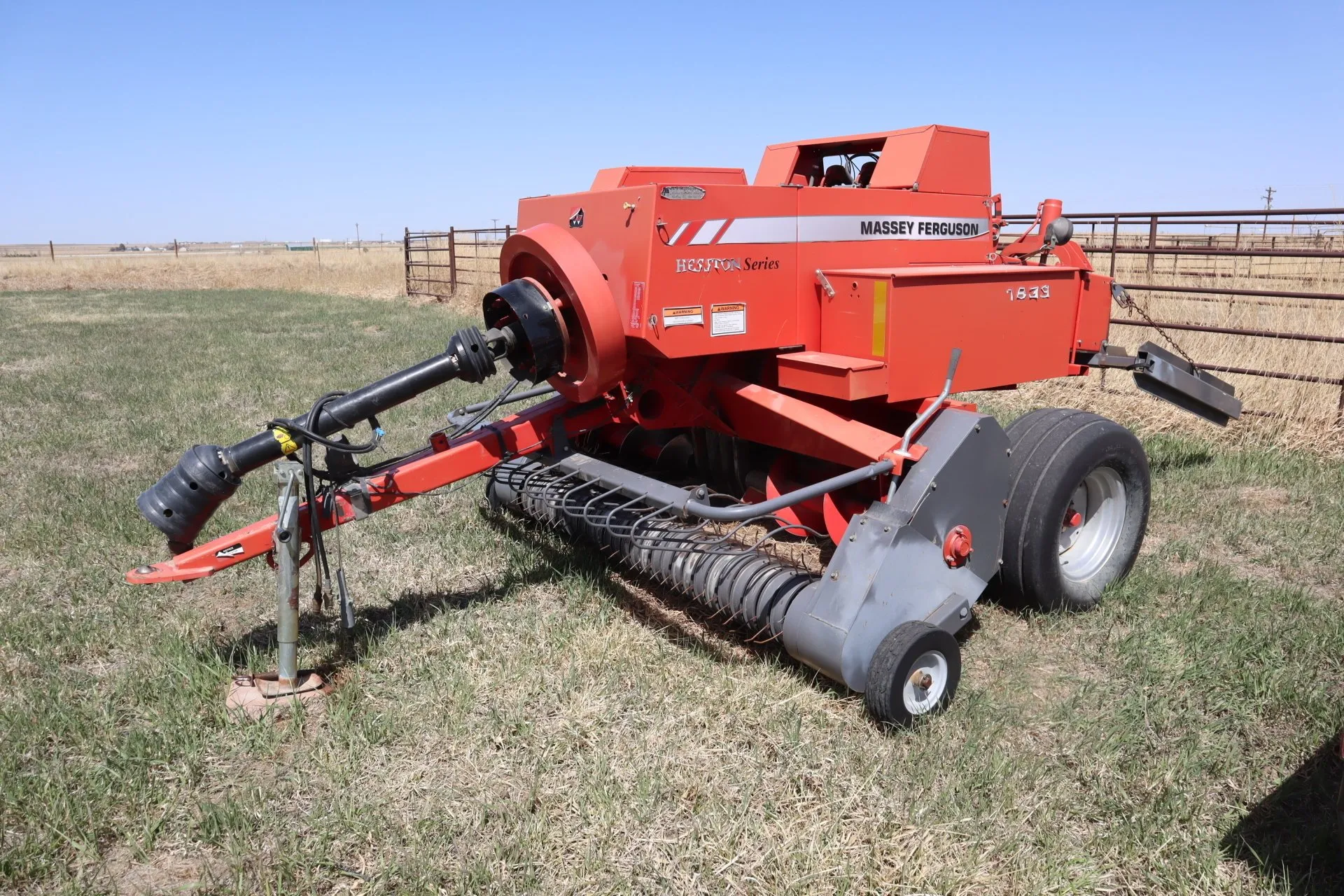 SOLD - Massey Ferguson Hesston 1372 Lot No. 022de2d3-ccb4-11ec-ab1c ...