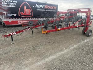 SOLD - Massey Ferguson MFSV415 Lot No. 1391 Hay and Forage | Tractor Zoom