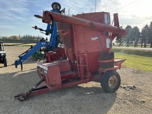 SOLD - Massey Ferguson 1050 Lot No. 47063 Hay and Forage | Tractor Zoom