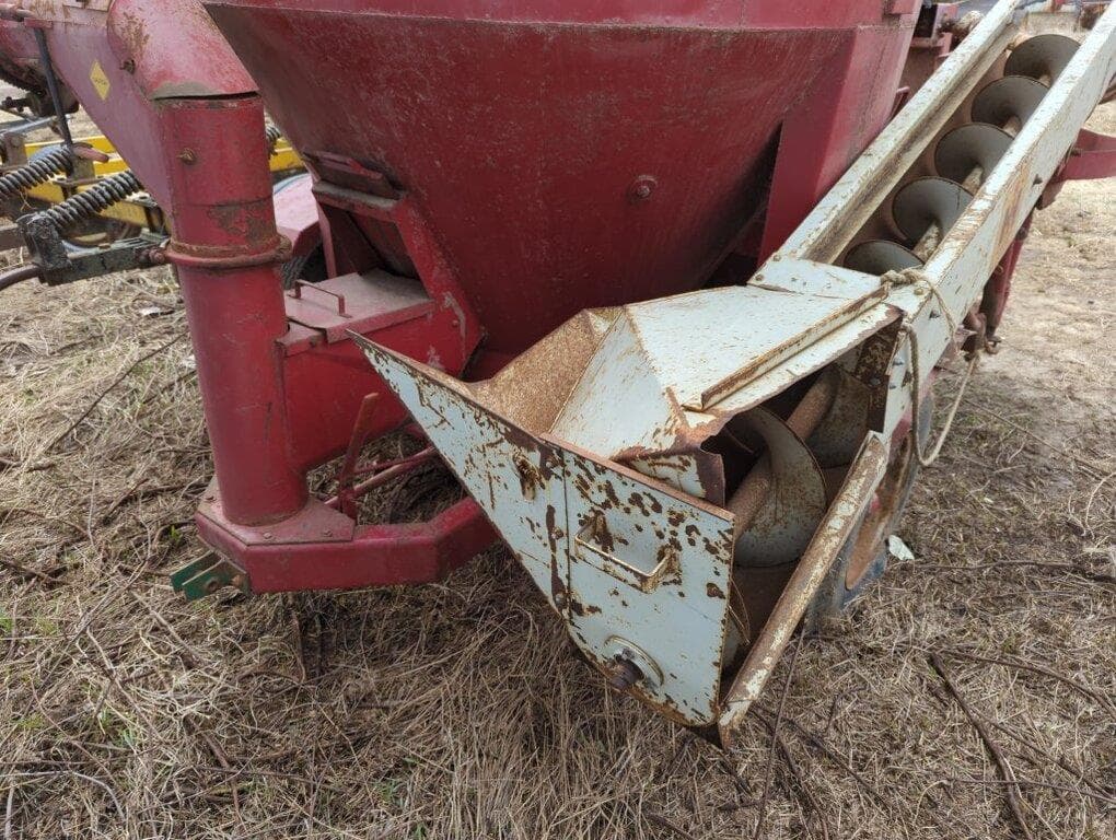 International Harvester 1050 Hay and Forage Grinders/Mixers for Sale ...