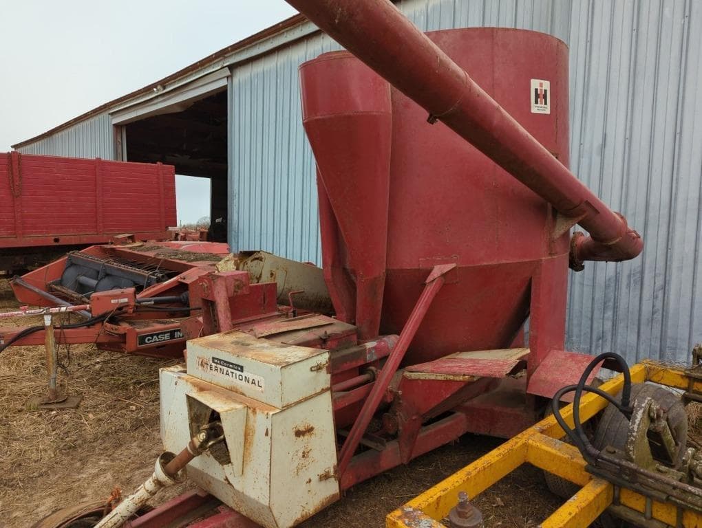 International Harvester 1050 Hay and Forage Grinders/Mixers for Sale ...