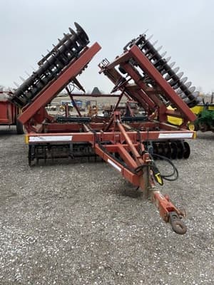 SOLD - McFarlane Quadra-Till Lot No. 793 Tillage with 30 ft | Tractor Zoom