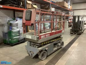 SOLD - MEC 2033 Electric Scissor lift Construction with --- Hrs ...