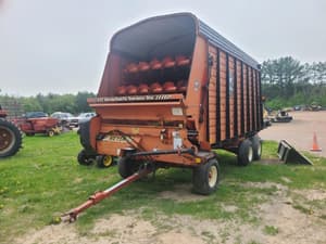 SOLD - Meyer 4216 Chopper Box Harvesting | Tractor Zoom