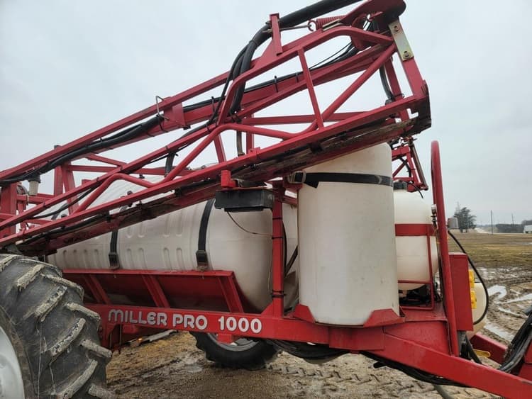 Miller Pro 1000 Chemical Applicators Sprayers - Pull Type for Sale ...