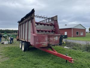 SOLD - Miller Pro Wagon 5200 on trailer fra Harvesting | Tractor Zoom