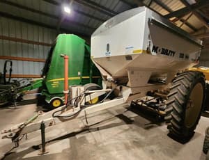 SOLD - Mobility 800 Fertilizer spreader, variable rate, hyd drive, tall ...