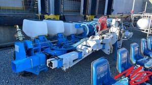 SOLD - Monosem 8 Row Vacuum Planter Planting with 8 Rows | Tractor Zoom