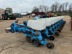 SOLD - Monosem NG Plus 3 Lot No. 3141 Planting with 12 Rows | Tractor Zoom