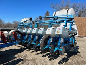 SOLD - Monosem NG Plus 24R22 planter Planting with 24 Rows | Tractor Zoom