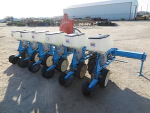 SOLD - Monosem NG Plus - 6 Row Air Planter Planting with 6 Rows ...