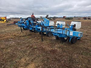 SOLD - Monosem NG Plus 3 Lot No. 4260 Planting with 8 Rows | Tractor Zoom