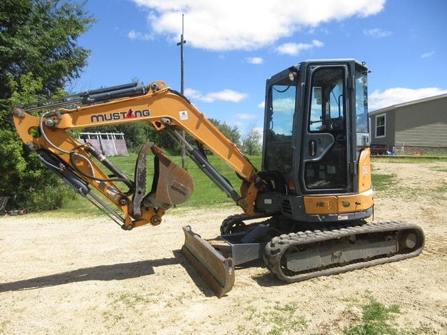 SOLD - Mustang 350Z Lot No. 3 Construction with 830 Hrs | Tractor Zoom